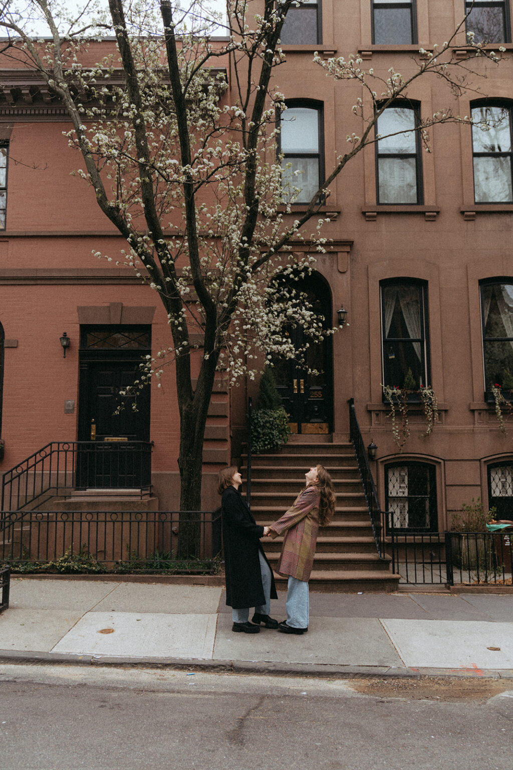 Brooke + Caitlin' Brooklyn Heights Engagement Session