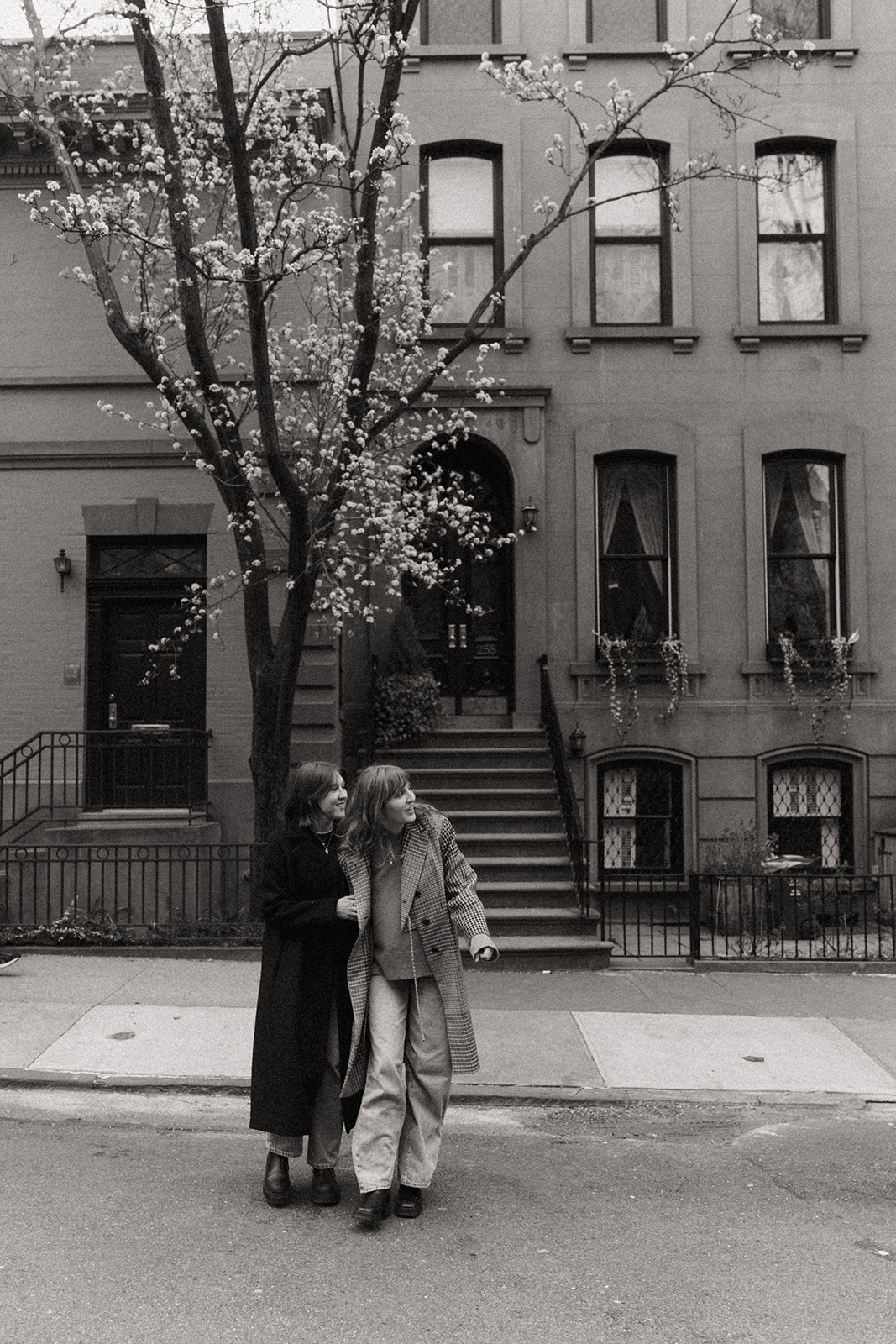 Brooke + Caitlin' Brooklyn Heights Engagement Session